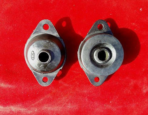 REAR DIFFERENTIAL DIFF MOUNTS x2 (Triumph TR4a TR5 TR6 Parts) (1965- 76)